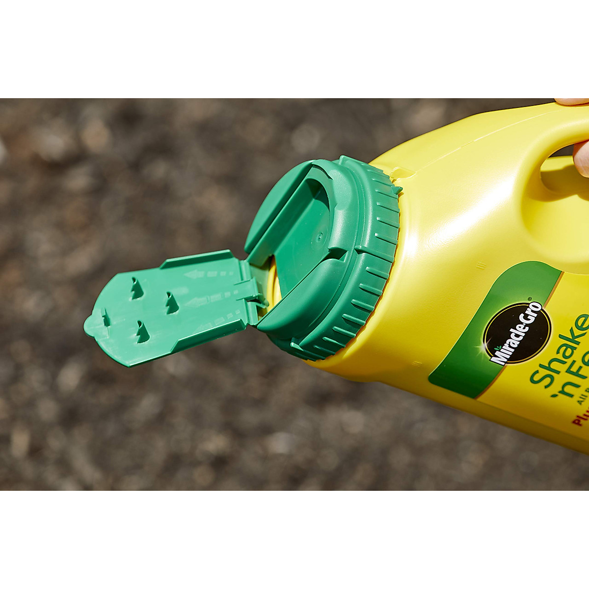 Miracle-Gro 1038361 Shake 'N Feed All Purpose Plant Food Plus Weed Preventer1, 4.5 lb