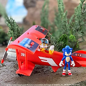 SONIC THE HEDGEHOG 2 The Tornado Playset - Biplane Vehicle, Sonic Figure and Exclusive Tails Figure, Spin The Planes Propeller and Pose Sonic on The Wings with This Interactive Playset!