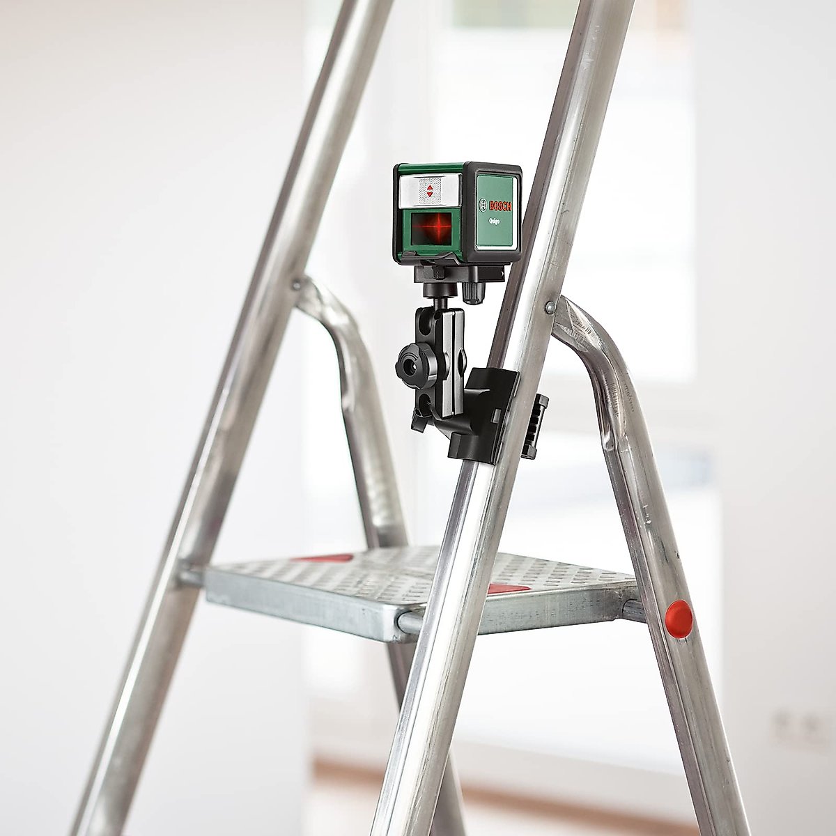 Bosch Universal clamp MM 2 (with Clamping Range of 10-60 mm and Height Adjustment of 40-95 mm for Fast and Flexible Positioning of Cross line Lasers)