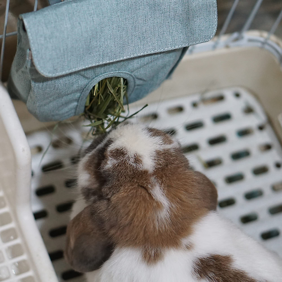 Guinea Pig Hay Feeder with Large Capacity, Hanging Hay Bag Feeders for Rabbit, Chinchilla, Bunny Cage, Durable Oxford Fabric Holder with Metal Hooks for Small Animals