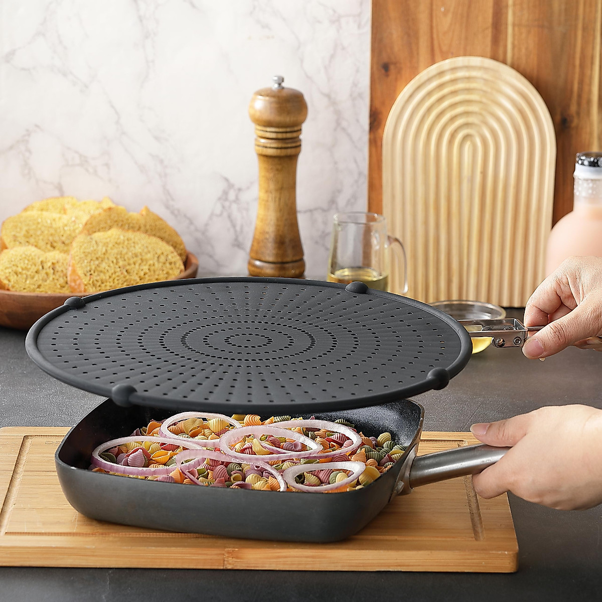 Splatter Guards for Frying, 13 Inch Silicone Grease Splatter Guard, Splatter Screen for Frying Pan with Latest Folding Handle, Cover Oil Splash When Cooking Fried Chicken or Popcorn