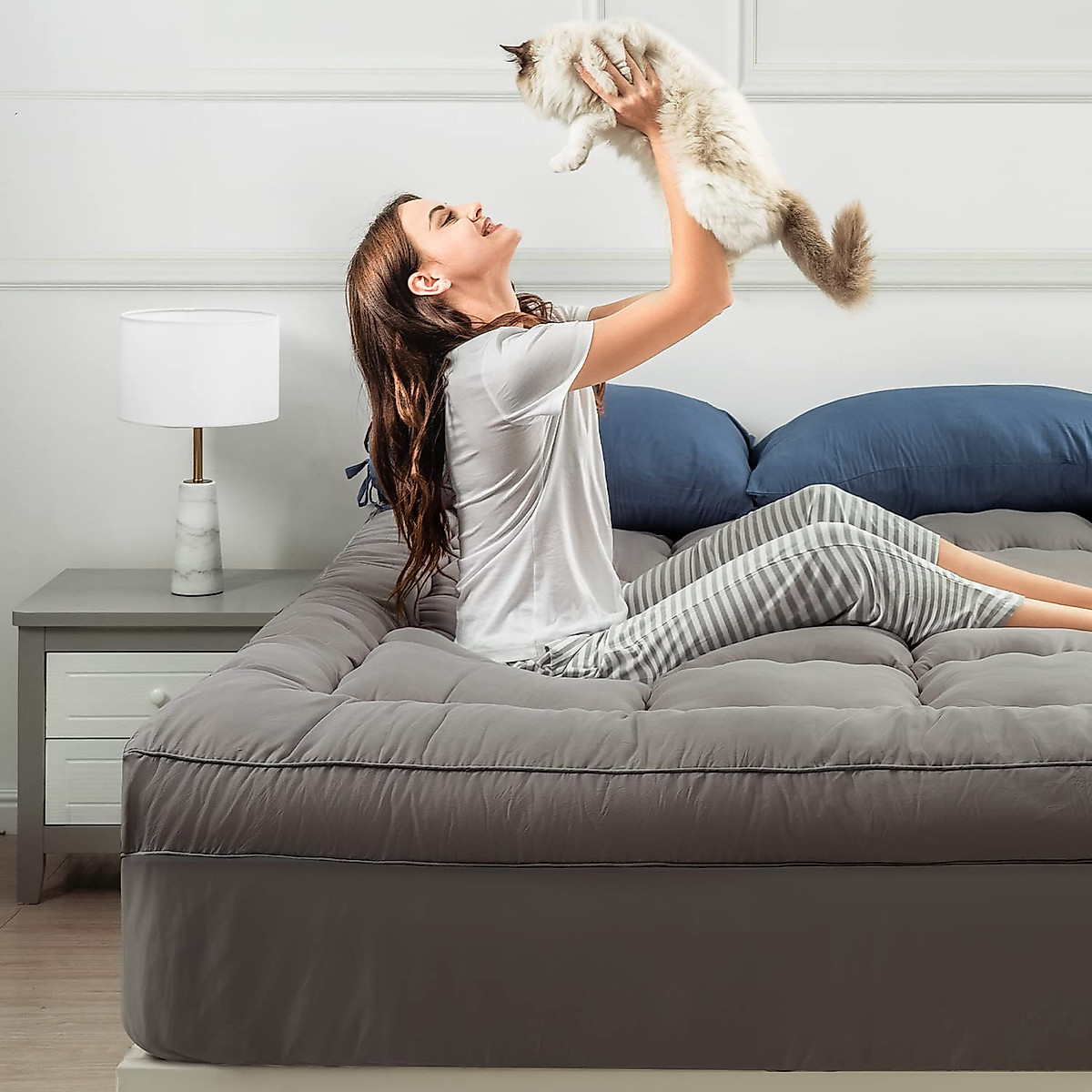 Marine Moon Mattress Topper Queen, Marine Moon Cooling Bed Topper Cover, Thick Soft Pillow Top Mattress Pad, Plush Hotel Down Alternative Mattress Topper with 8-21" Deep Pocket, Grey