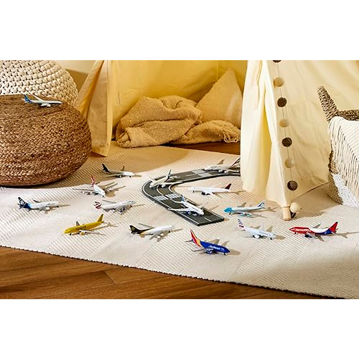 Daron Qantas Single Plane, White, Medium