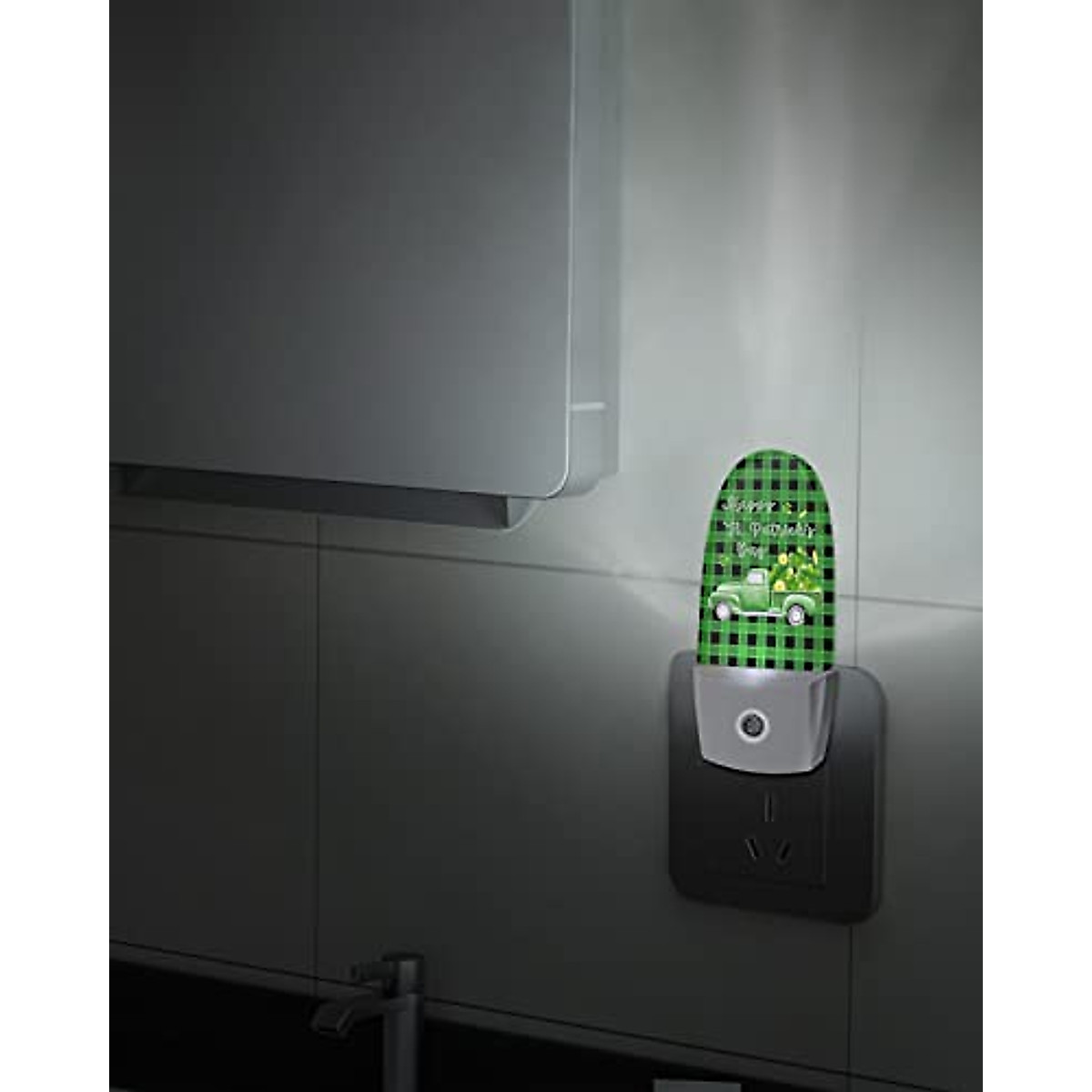 St. Patrick's Day Clover Night Light, LED Plug in Night Light, Green and Black Checkered Green Truck Gold Night Lights with Dusk to Dawn Sensor Decorative Kids/Adults Nightlight for Bedroom Bathroom