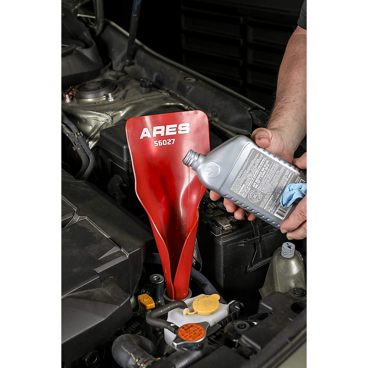 ARES 56027 - Universal Flexible Oil Funnel - Spill-Free Oil Filling - Easy to Use 1-Person Design - Fits Multiple Applications