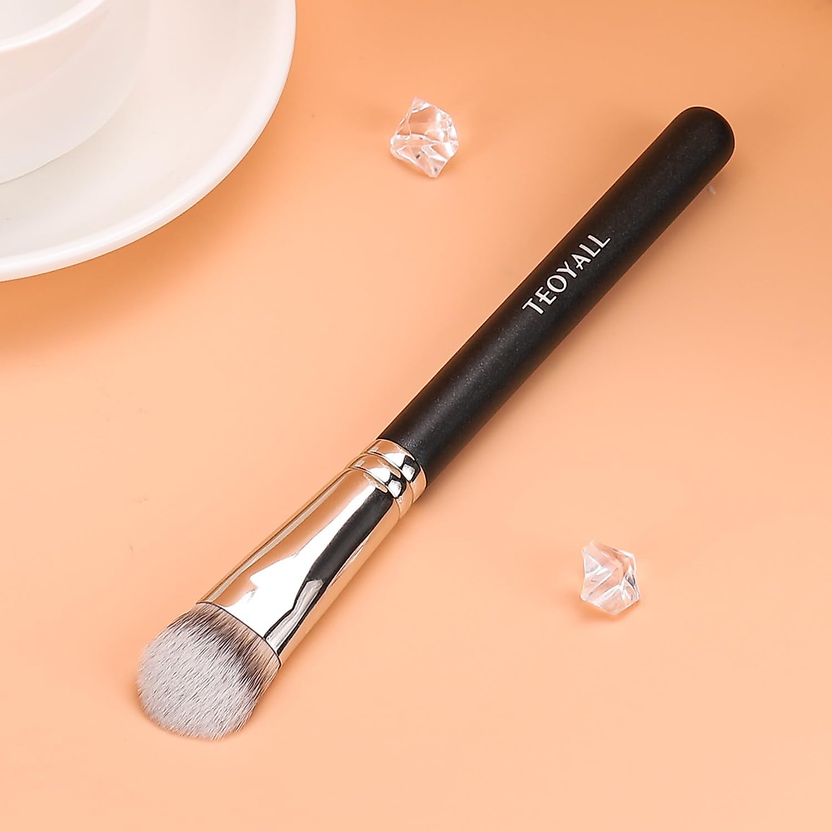 TEOYALL Angled Concealer Brush, Synthetic Contour Brush for Blending Setting Buffing with Liquid, Cream and Powder Cosmetic (Angled Brush)