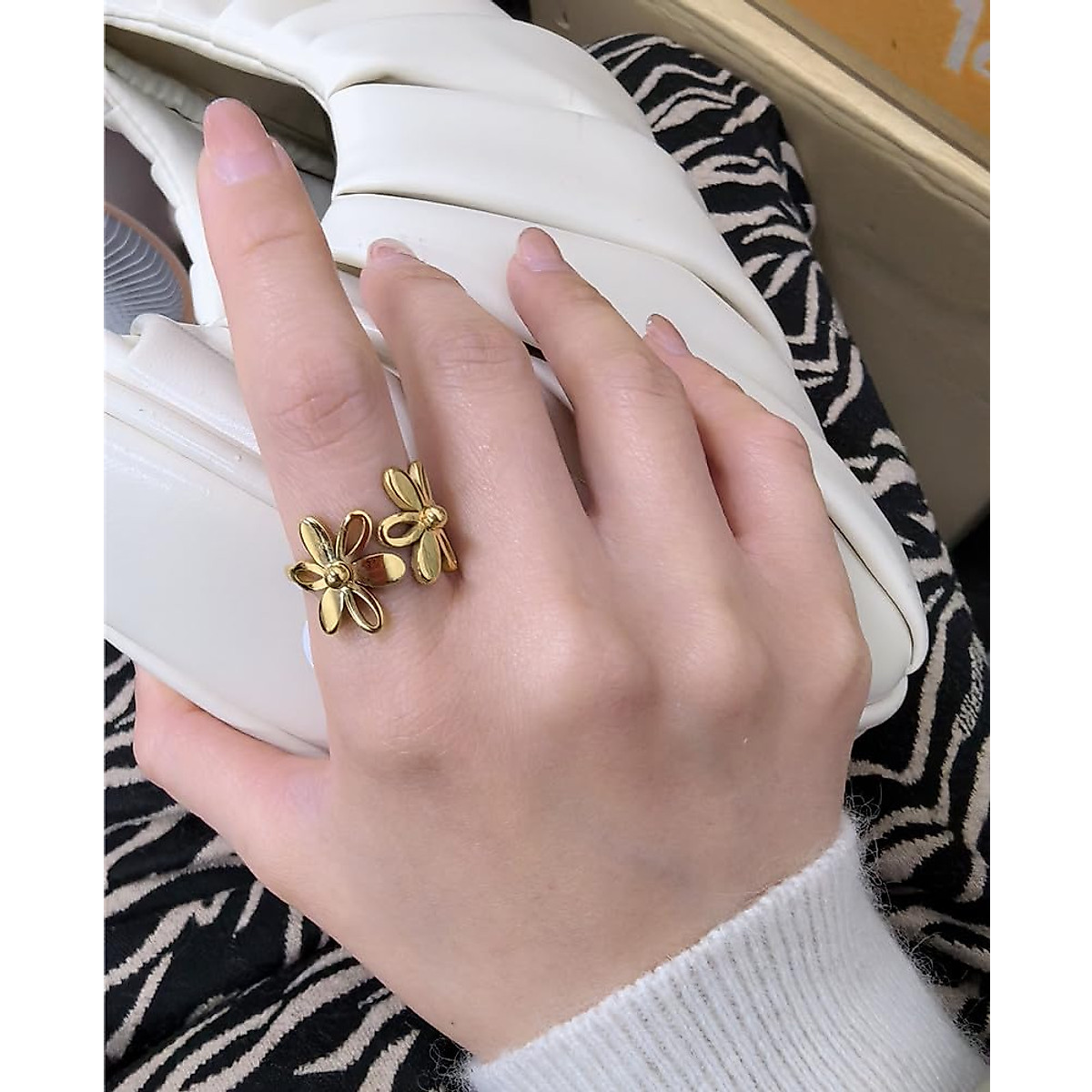 Vintage Daisy Flower Stainless Steel Statement Open Ring for Women Girls Polished Comfort Fit Filigree Hawaiian Sunflowers Adjustable Promise Band Rings Birthday Holiday Gifts BFF Mom (Gold Size 7)