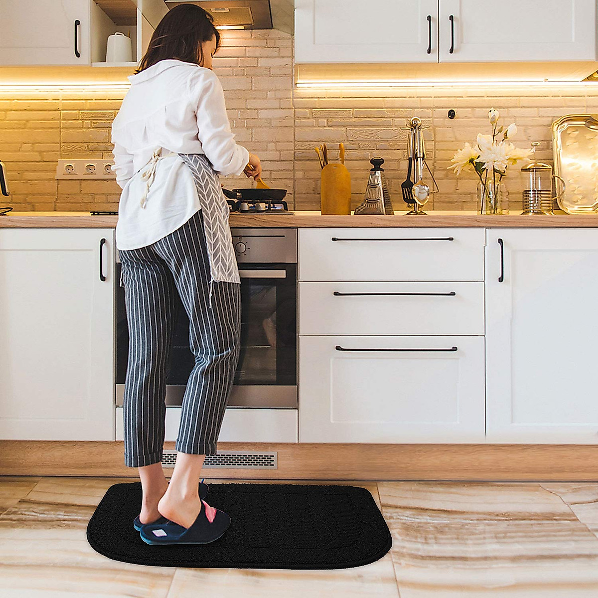 BEQHAUSE 30x18 Inch Kitchen Rug Mats, Durable Anti-Slip Absorbent Dirt-Resistant Kitchen Rug Pet Mat Machine Washable (Black)