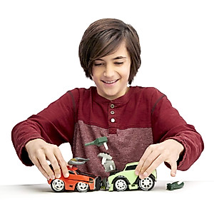 MGA Entertainment Wreck Royale Exploding Crashing Meatloaf Race Car with 4 Mix 'N Match Explosive Parts