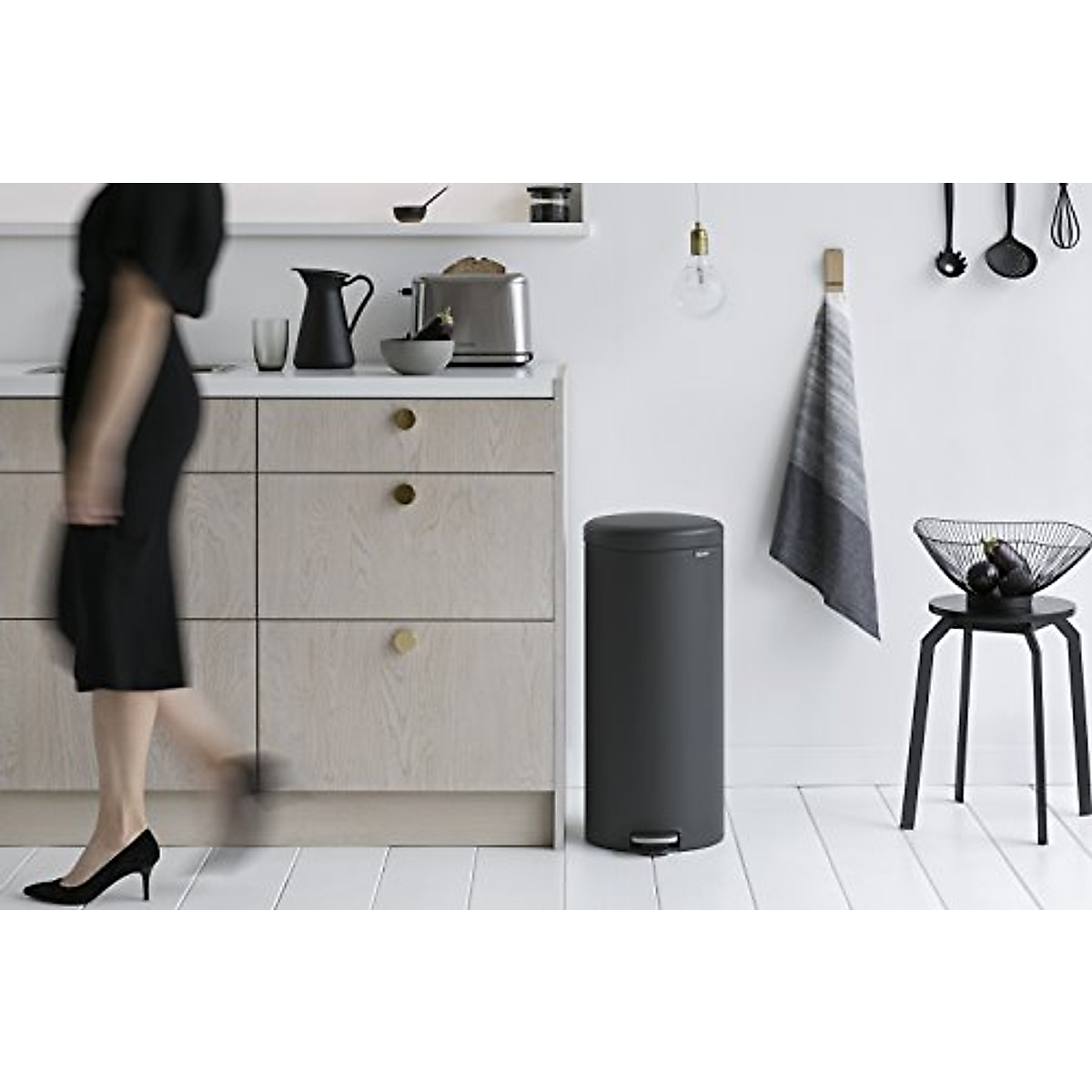 Brabantia newIcon Pedal Bin with Plastic Insert, Dustbin, Step Trash Can, Mineral Infinite Grey, 30 L, 114663