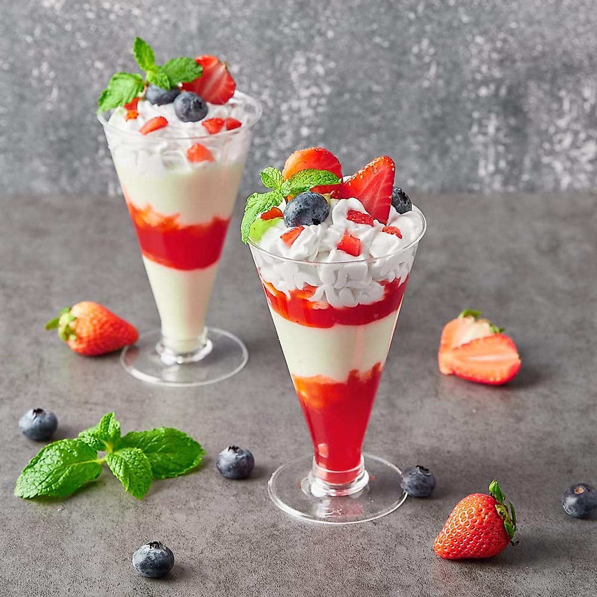 KesaPlan 40 Pack 2 Style Plastic Martini Glasses Disposable Cocktail Glasses 5/8.5 oz Martini Plastic Cocktail Glasses Ice Cream Dessert Cups with Spoons for Appetizer, Outdoor Parties, Weddings