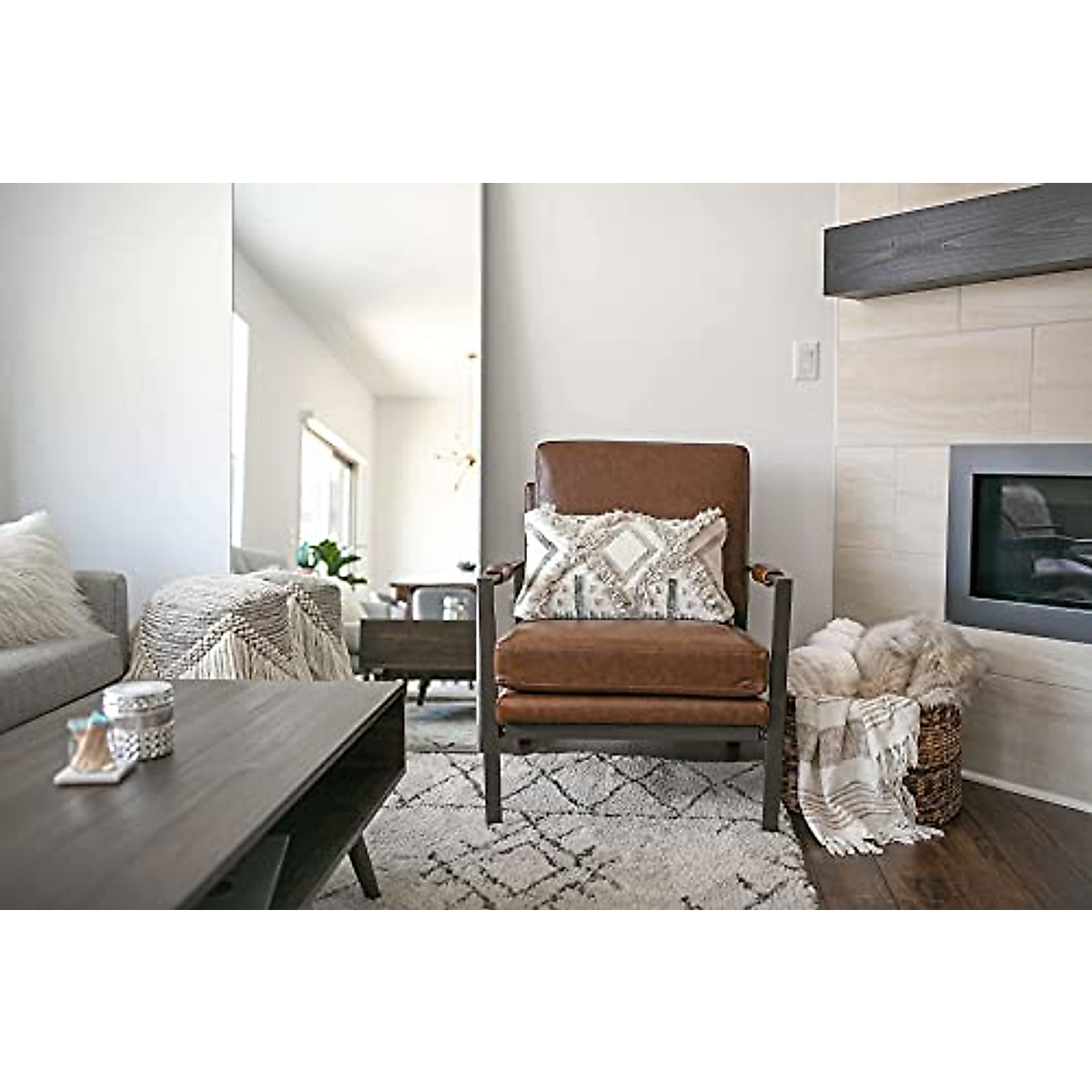 Signature Design by Ashley Chair Accent, Peacemaker Brown