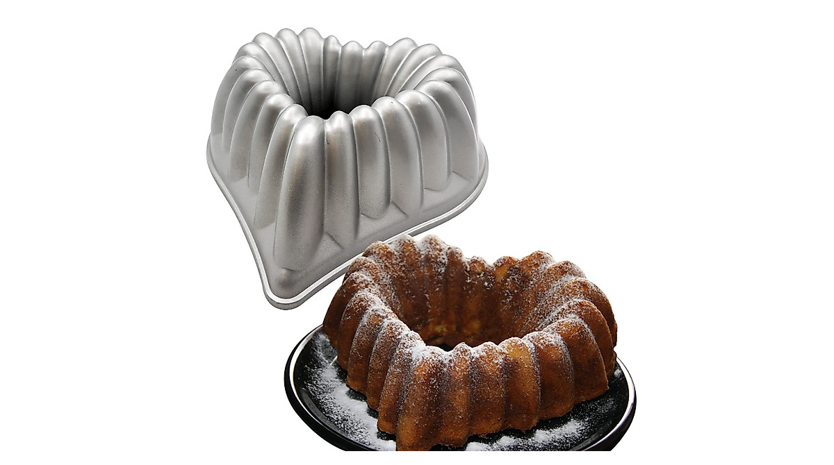 Heart-Shaped Cake Mold - Perfect for Weddings & Celebrations