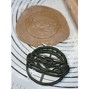 Premium Star Wars Exclusive The Mandalorian The Child in Hovering Pram Baby Yoda Grogu in a Stroller Cookie Cutter Mold 4.5-Inch-Scale Produced by 3D Kitchen Art