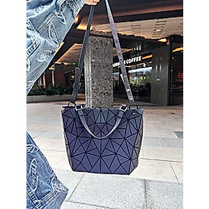 CAFINY Geometric Purse for Women,Geometric Luminous Purses and Handbags,Geometric Bags and Holographic crossbody bag(Medium)