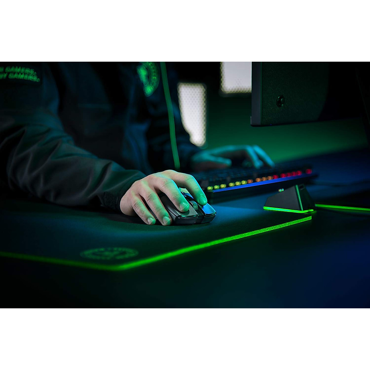 Razer Viper Ultimate - Light and Fast Ambidextrous Gaming Mouse (20,000 DPI Optical Sensor, Hyperspeed Wireless Technology, RGB Chroma) Black