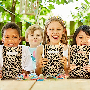 50 Pieces Print Treat Bags Plastic Bag with Die Cut Handle Candy Bags Animal Party Bags Plastic Merchandise Goodies Bags Shopping Bags Gift Bags Wild Life Birthday Party Supplies(Leopard)
