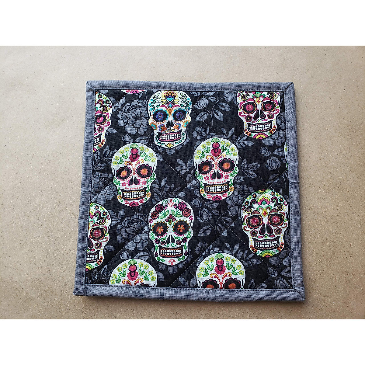 Sugar Skull Themed Potholders Set of 2 Pair Día de Muertos Kitchen Linens Day of the Dead Home Decor Quilted Hot Pads Insulated Trivets Black Grey Halloween Gifts Under 20 Handmade Pot Holders