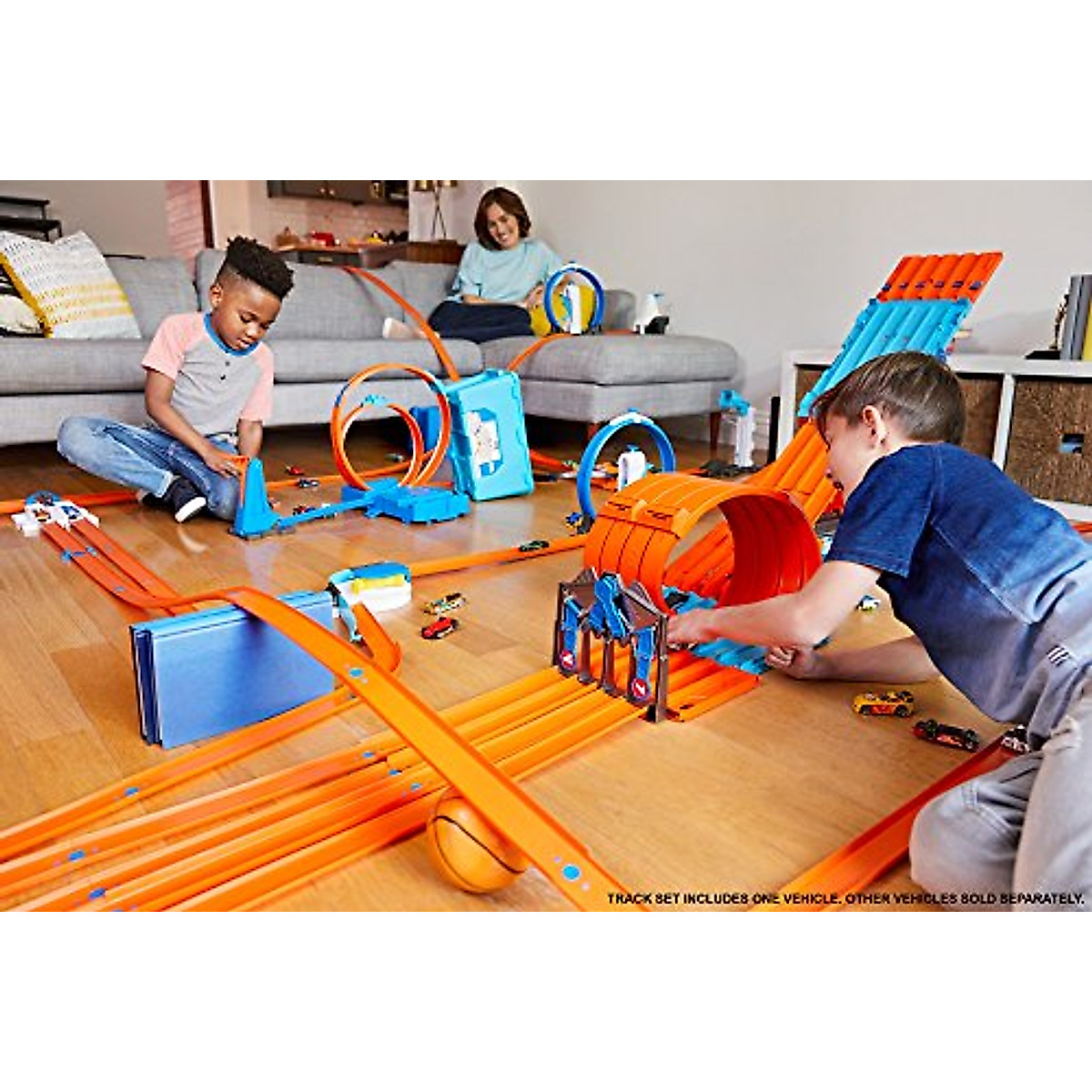 Hot Wheels Race Crate with 3 Stunts in 1 Set Portable Storage Ages 6 to 10