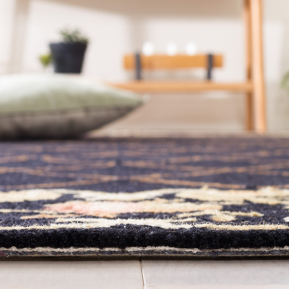 SAFAVIEH Chelsea Collection Area Rug - 6' x 9', Black, Hand-Hooked French Country Wool, Ideal for High Traffic Areas in Living Room, Bedroom (HK333B)