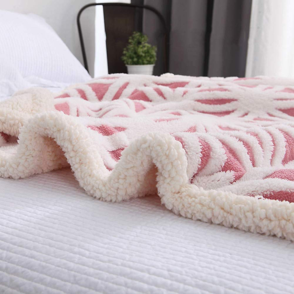 LOMAO Sherpa Fleece Blanket Fuzzy Soft Bed Blanket Dual Sided Throw Blanket fit Couch Sofa (Pink,51x63)