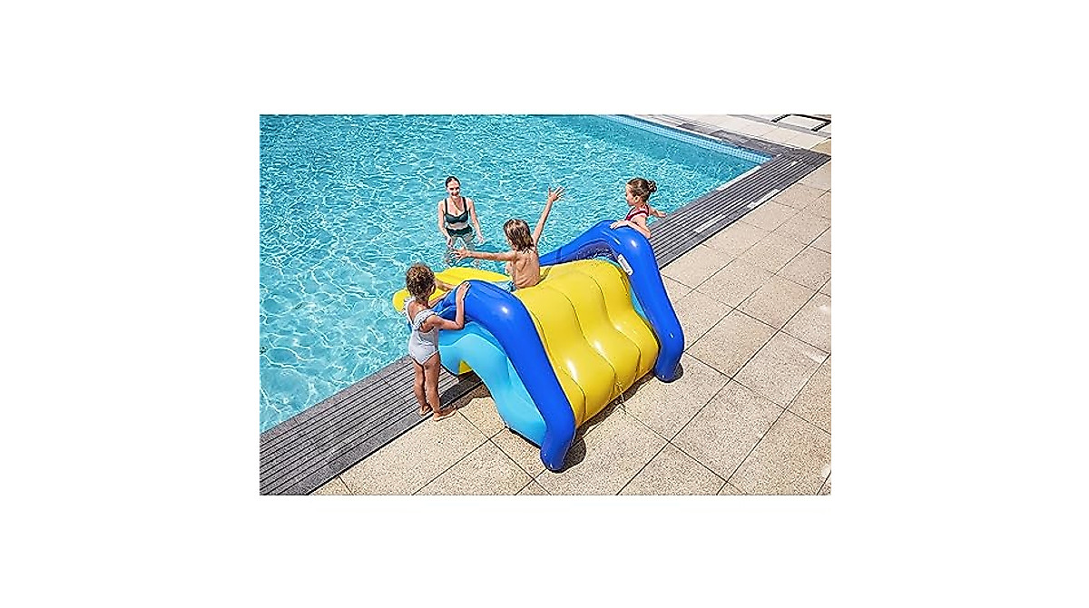 Giant Inflatable Swimming Pool Slide with Sprinkler