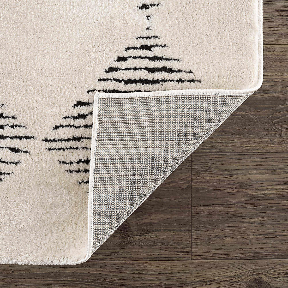 BoutiqueRugs Fauci Farmhouse Area Rug - Cream, Black White - 6'7" x 9'