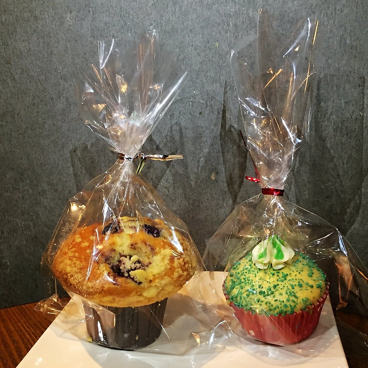 200 Clear Treat Bags 6x9 with 4" Twist Ties 6 Mix Colors - Thick OPP Plastic Cello Bags for Wedding Cookie Birthday Cake Pops Gift Candy Buffet Supplies (6'' x 9'')