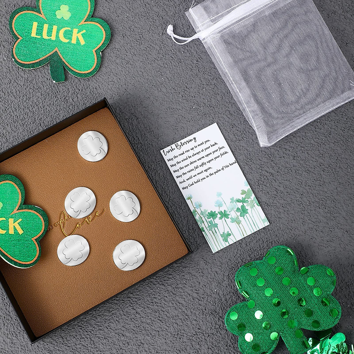 Fumete 30 Sets St Patricks Day Gifts Good Luck Pocket Tokens Irish Lucky Four Leaf Clover Coins with Blessing Cards and Bags Lucky Pocket Token for Family Friends Employee Coworkers Gifts(30 Pcs)
