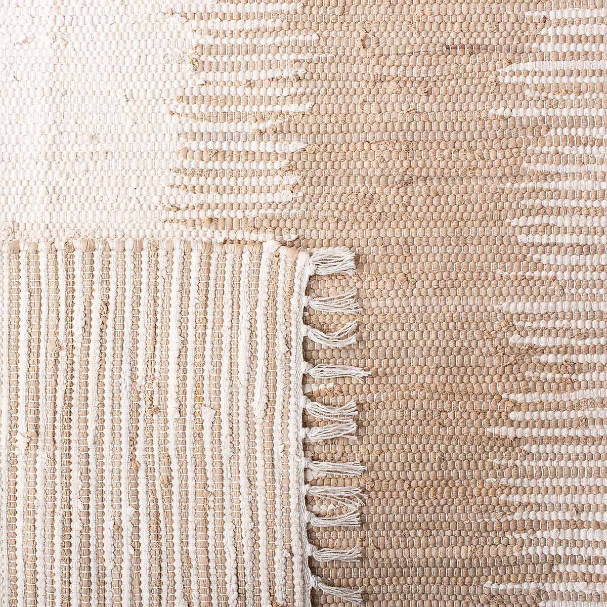 SAFAVIEH Montauk Collection Runner Rug - 2'6" x 6', Beige, Handmade Fringe Cotton, Ideal for High Traffic Areas in Living Room, Bedroom (MTK752A)