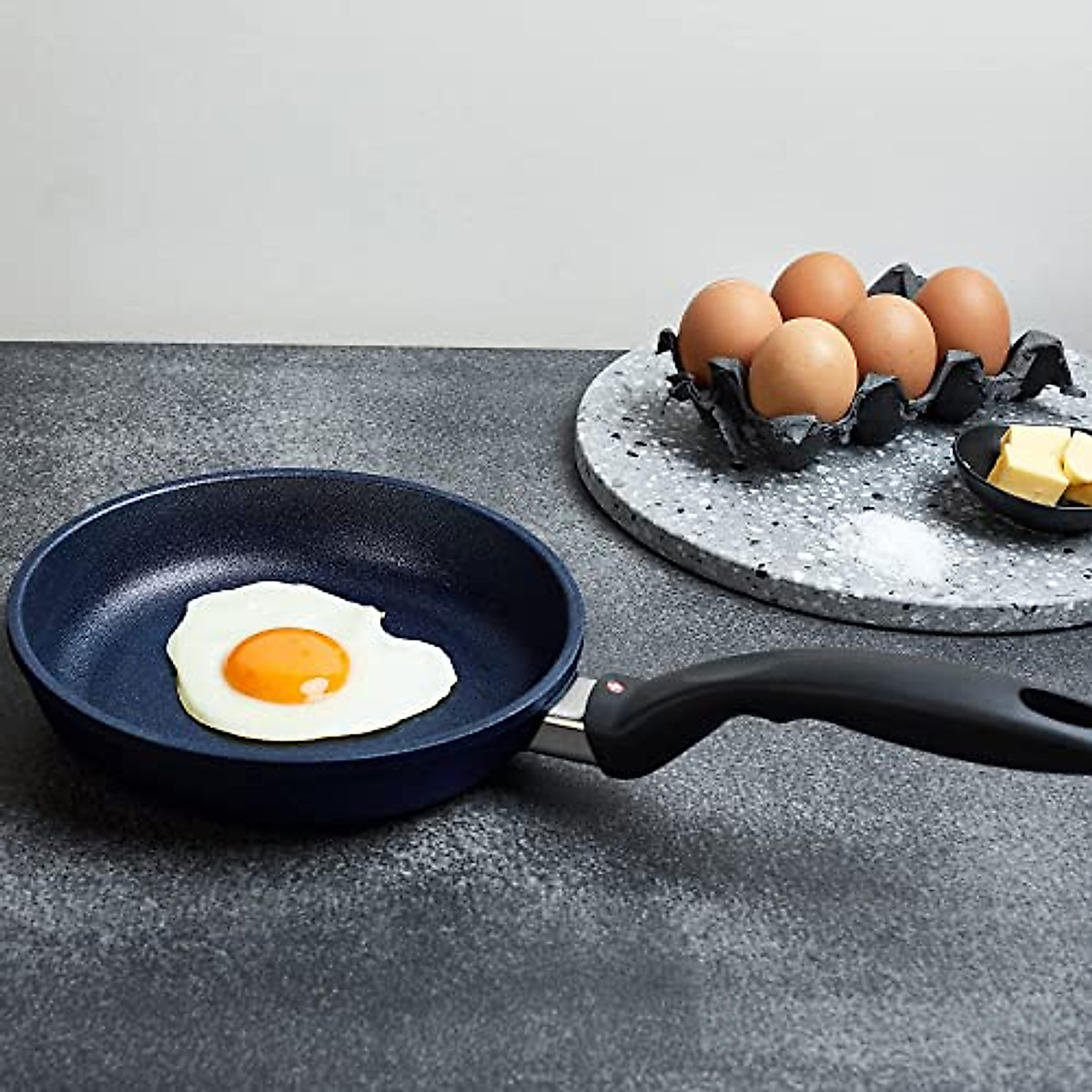 Swiss Diamond 8 Inch Frying Pan - HD Nonstick Diamond Coated Aluminum Skillet - PFOA Free, Dishwasher Safe and Oven Safe Fry Pan, Grey