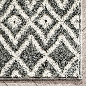 Well Woven Niria Grey Moroccan Tribal Diamonds Soft High-Lo Pile Area Rug (5'3" x 7'3")