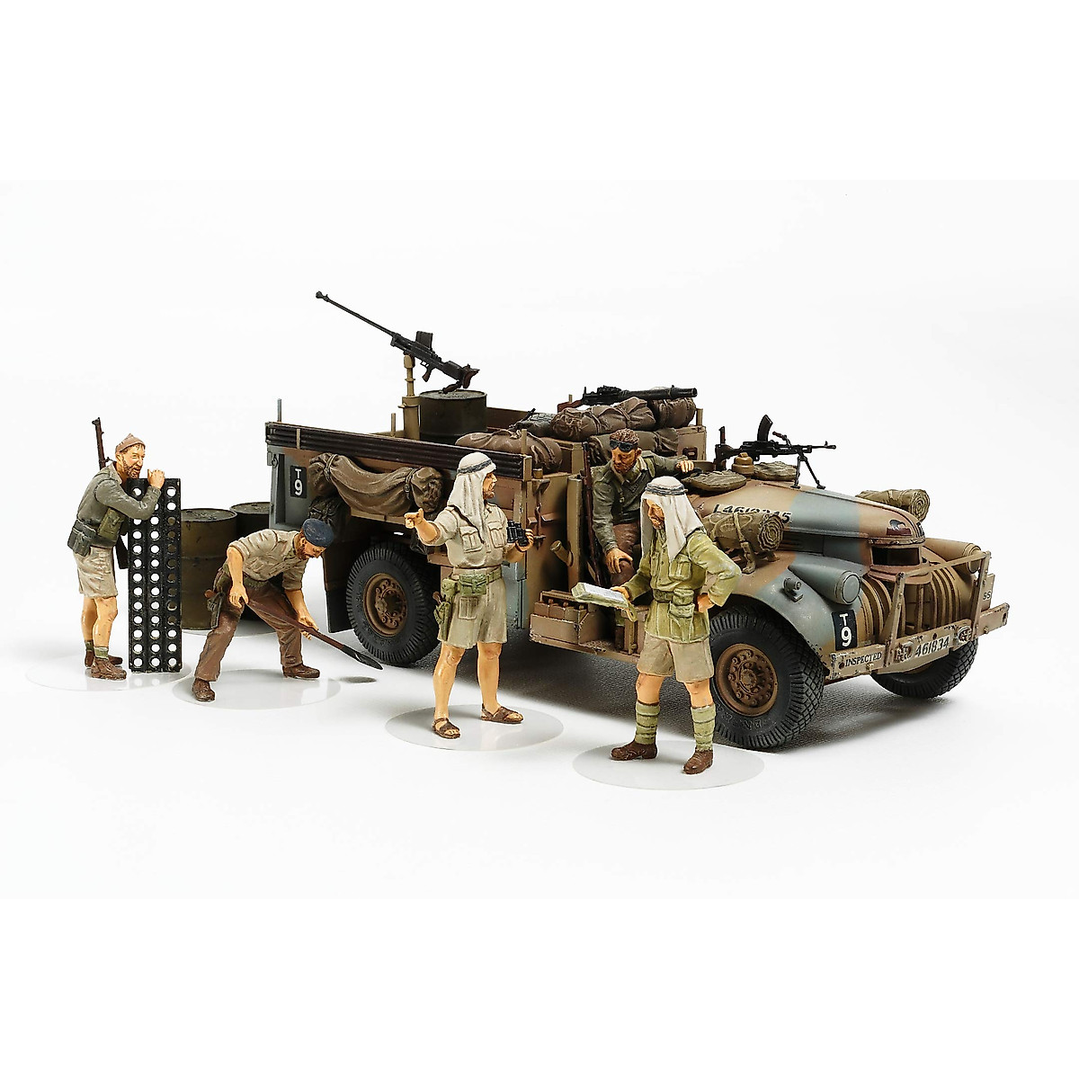 Tamiya 300032407 - 1:35 Scale British LRDG Command Car with 7 Figures