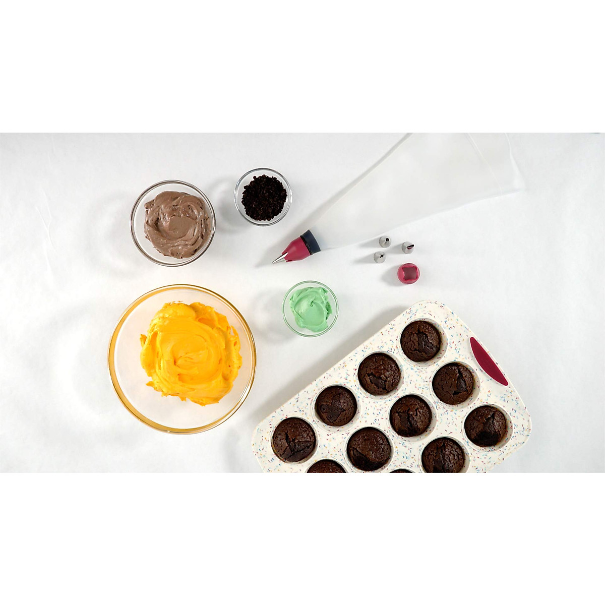 Trudeau - 5118553 Trudeau Structured Silicone Muffin Pan, 12 Cup, Confetti/Fuschia