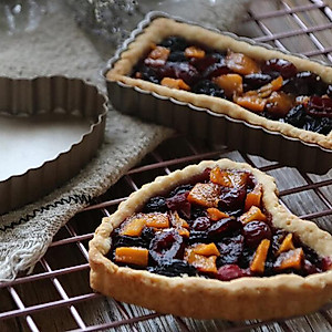 Hoshen 2 Pieces 4.5 Inch Movable Bottom Baking Pan Pizza Pan, Non-Stick Coating Movable Pan Mold, Chrysanthemum Pie Pan, Tart Pan Pizza Pan (Heart-Shaped, Black