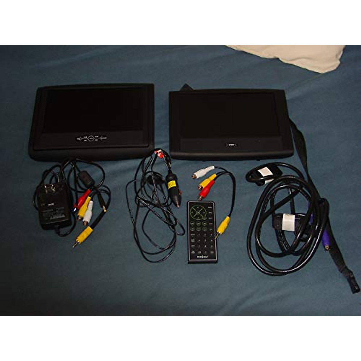 Insignia Portable DVD Player with 9" Dual TFT-LCD | NS-D9PDVD15