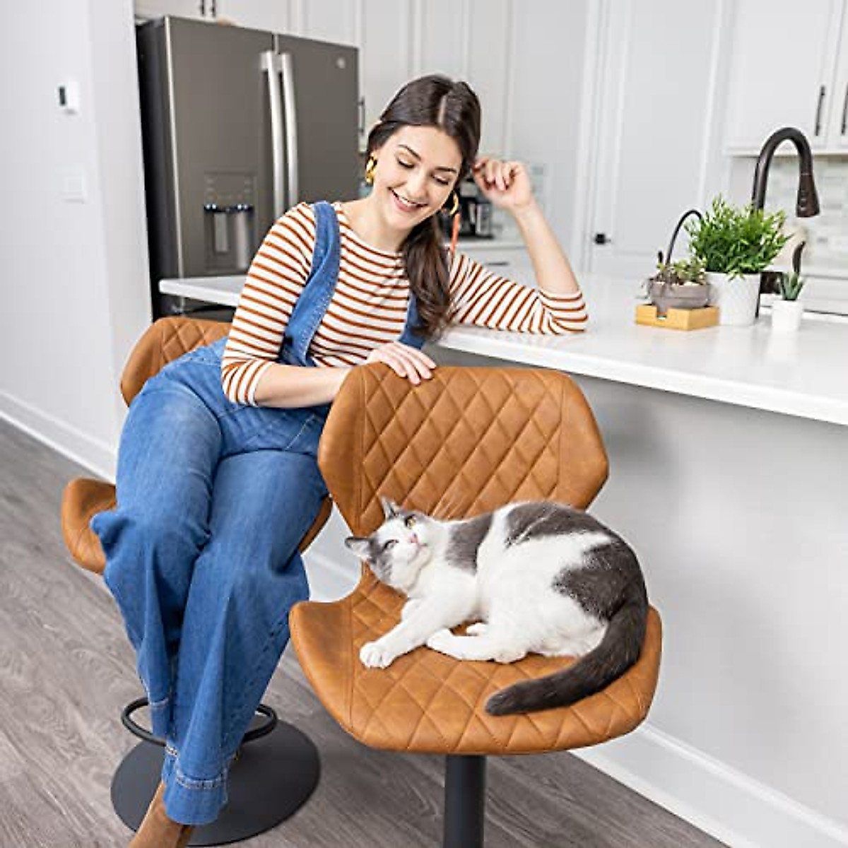 SUPERJARE Adjustable Bar Stools Set of 2, Rustic Swivel Barstools with Back, Modern Counter Height Chairs for Pub Kitchen, Brown