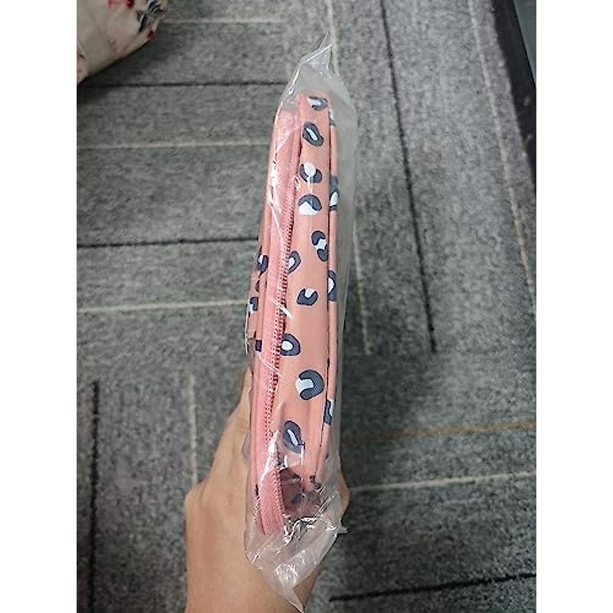 Narwey Travel Makeup Bag Large Cosmetic Bag Makeup Case Organizer for Women (Leopard)