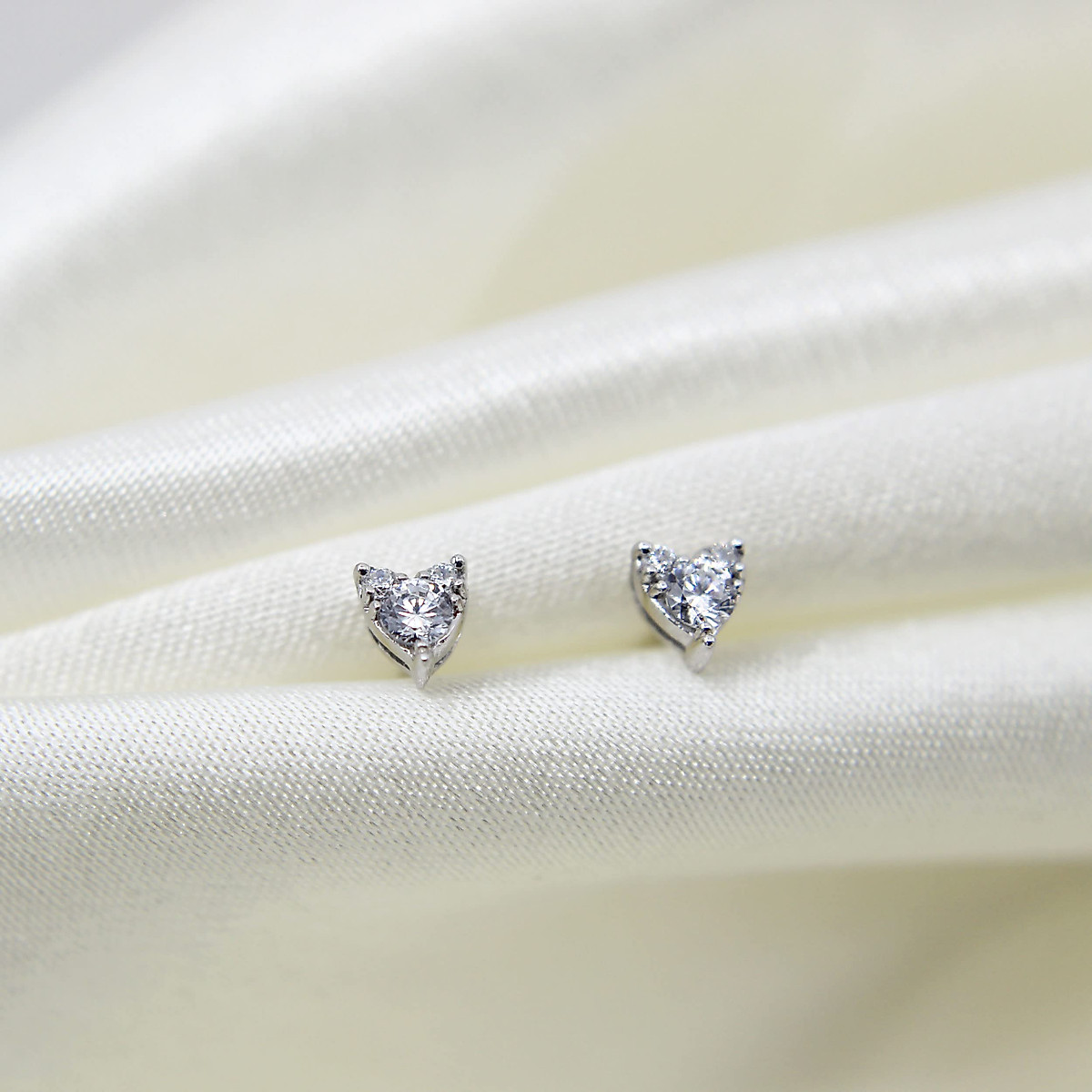 1/4 Ctw Natural Diamond Stud Earrings set in 925 Sterling Silver (HEART)