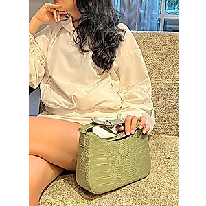 Tiri & Tishtrya Women's Small Shoulder HandBags | Trendy Small purse | Adjustable Strap Purses | Trending Leather Handbag (Green)