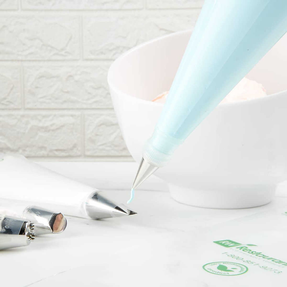 Restaurantware Pastry Tek Piping Tip 1 Round Round Tip For Icing - #3 Corrosion-Resistant Stainless Steel Icing Tip Dishwasher-Safe Decorate Cupcakes Cakes or Cookies