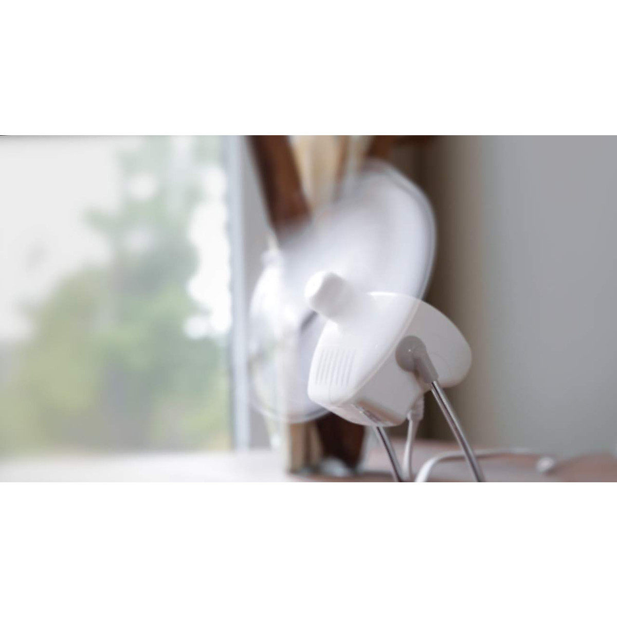 Caframo Chinook, 707CHWBX, 2-Speed Desk Fan Cage Free, Easy to Clean Soft Blades, Canadian Made, 8.8" Blade, White