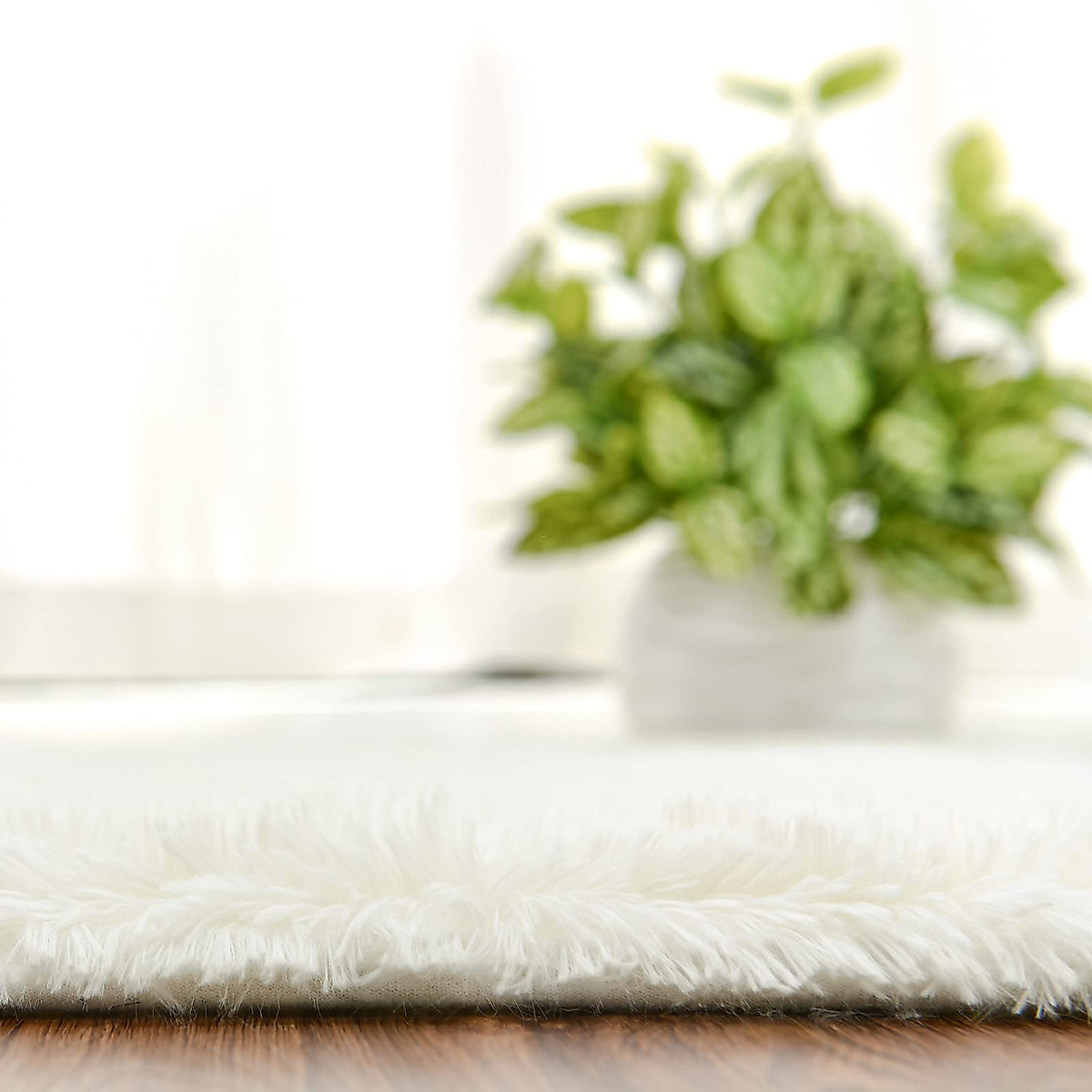 Softlife Fluffy Rugs for Bedroom, Shag Cute Area Rug for Girls/Boys and Kids Baby Room Home Decor, 2.6 x 5.3 Feet Oval Indoor Carpet for Nursery Dorm Living Room, Creamy