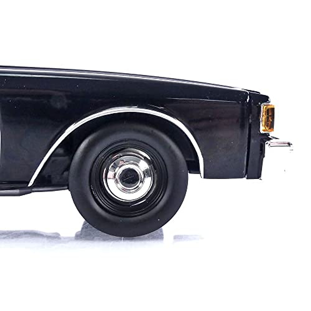 Greenlight 1986 Chevrolet Caprice Black and White LAPD (Los Angeles Police Department) MacGyver (1985-1992) TV Series Artisan Collection 1/18 Diecast Model Car
