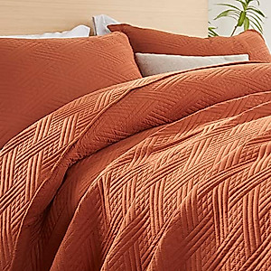 Haglurom Burnt Orange Queen Size Quilt Bedding Set-3 Pieces, Lightweight Soft Microfiber Bedspread/Coverlet-90''x98'' with 2 Pillow Shams, Luxurious Warm Summer Bed Quilt for All Seasons