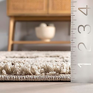 nuLOOM Polina Geometric High-Low Tasseled Area Rug, 4x6, Beige