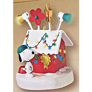 Hallmark Keepsake Club Exclusive 2003 Ornament World Famous Christmas Decorator Snoopy Light & Sound
