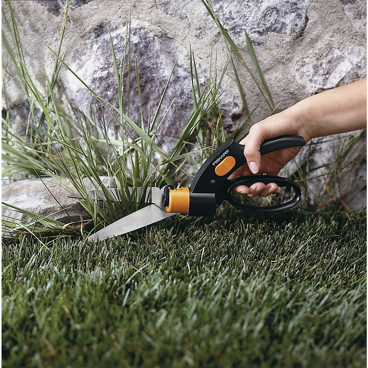 Fiskars 92146964J Garden, Shear Ease 360 Degree Swivel Grass Trimmer, Black