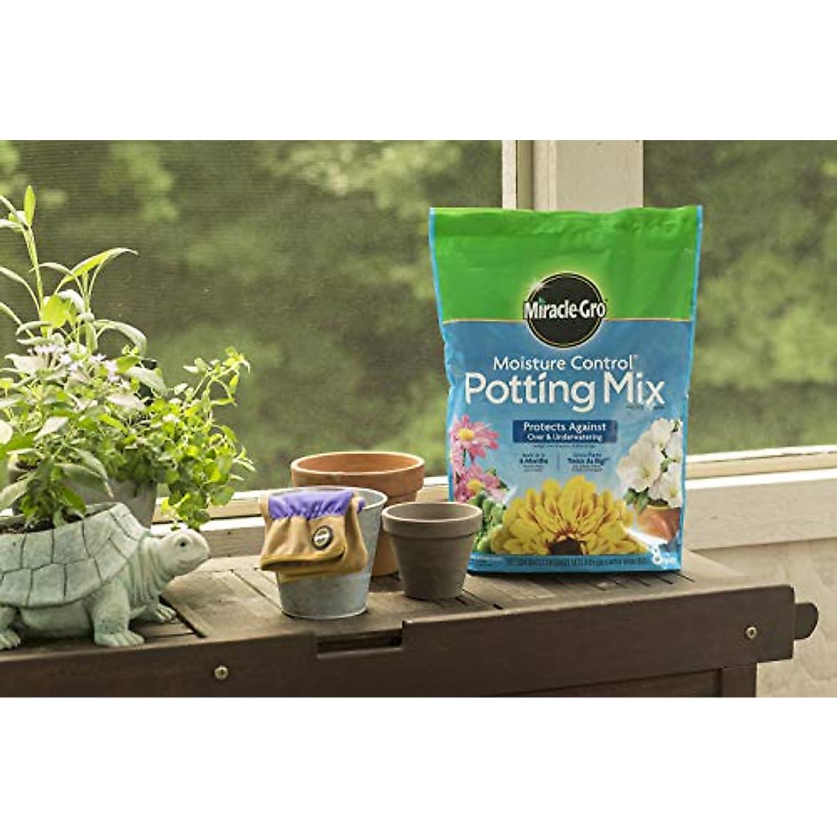 Miracle-Gro Moisture Control Potting Mix, 2 cu. ft. brown