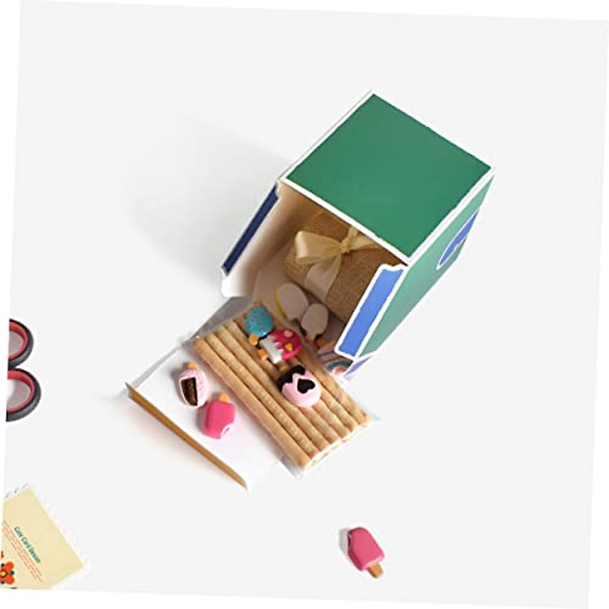 ULTECHNOVO 32 Pcs Candy Cookie Box Christmas Gift Bags Candy Holder Sugar Cookies Small Packaging Supplies Candy Container Handheld Present Bags Gift Packing Cases Paper Biscuit Multifunction